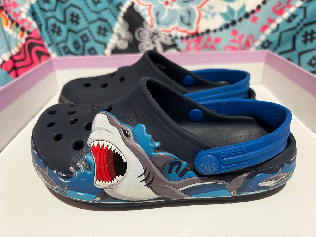Crocs C11, Women's Fashion, Footwear, Slippers and slides on Carousell