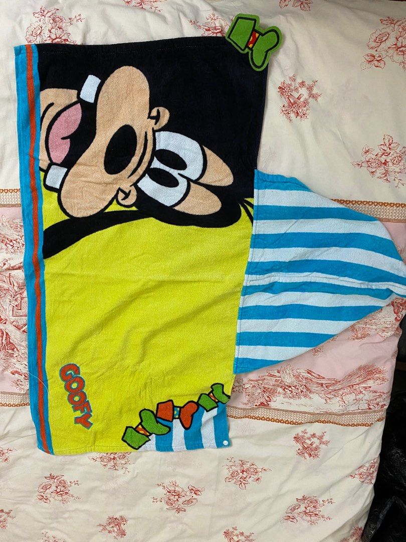 Disney towel hoddie goofy and Donald Duck, Furniture & Home Living ...