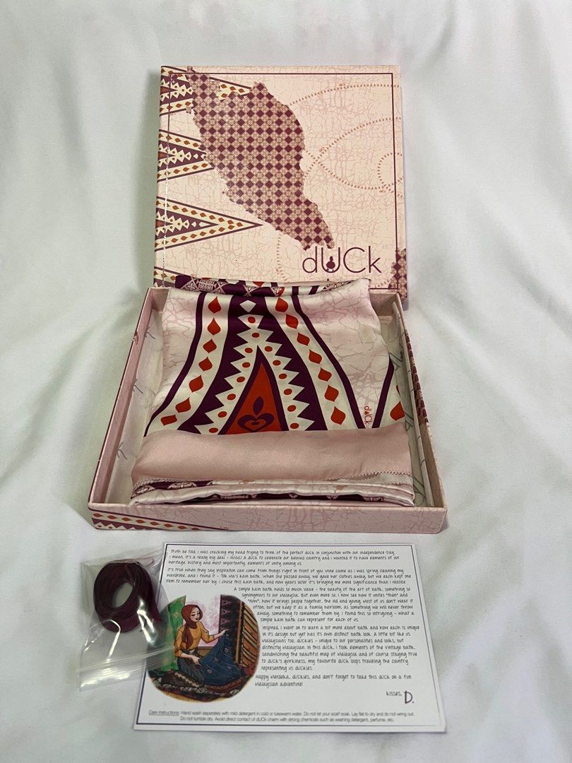 dUCk The Merdeka in Bunga Shawl, Women's Fashion, Muslimah Fashion ...