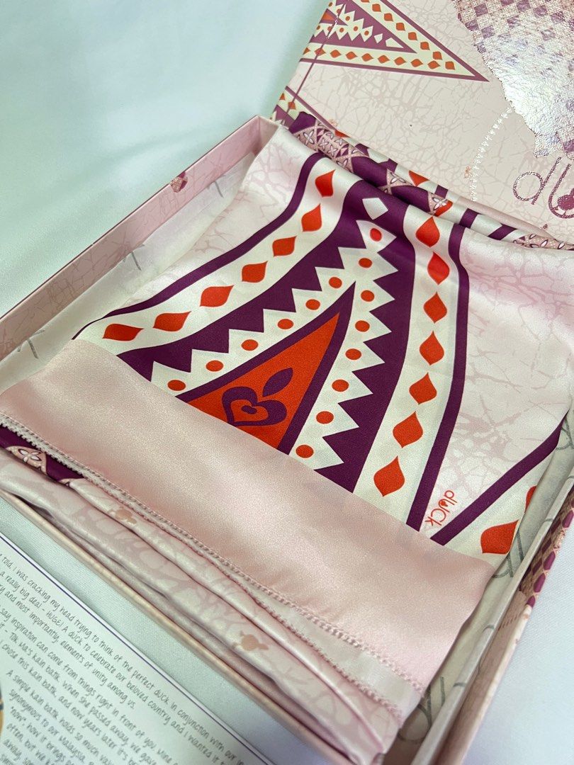 dUCk The Merdeka in Bunga Shawl, Women's Fashion, Muslimah Fashion ...