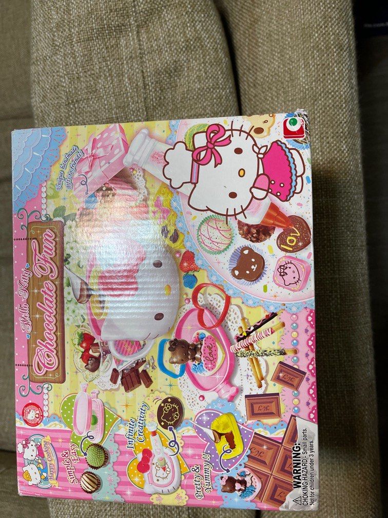 Hello Kitty bakery set, 興趣及遊戲, 玩具 & 遊戲類 - Carousell