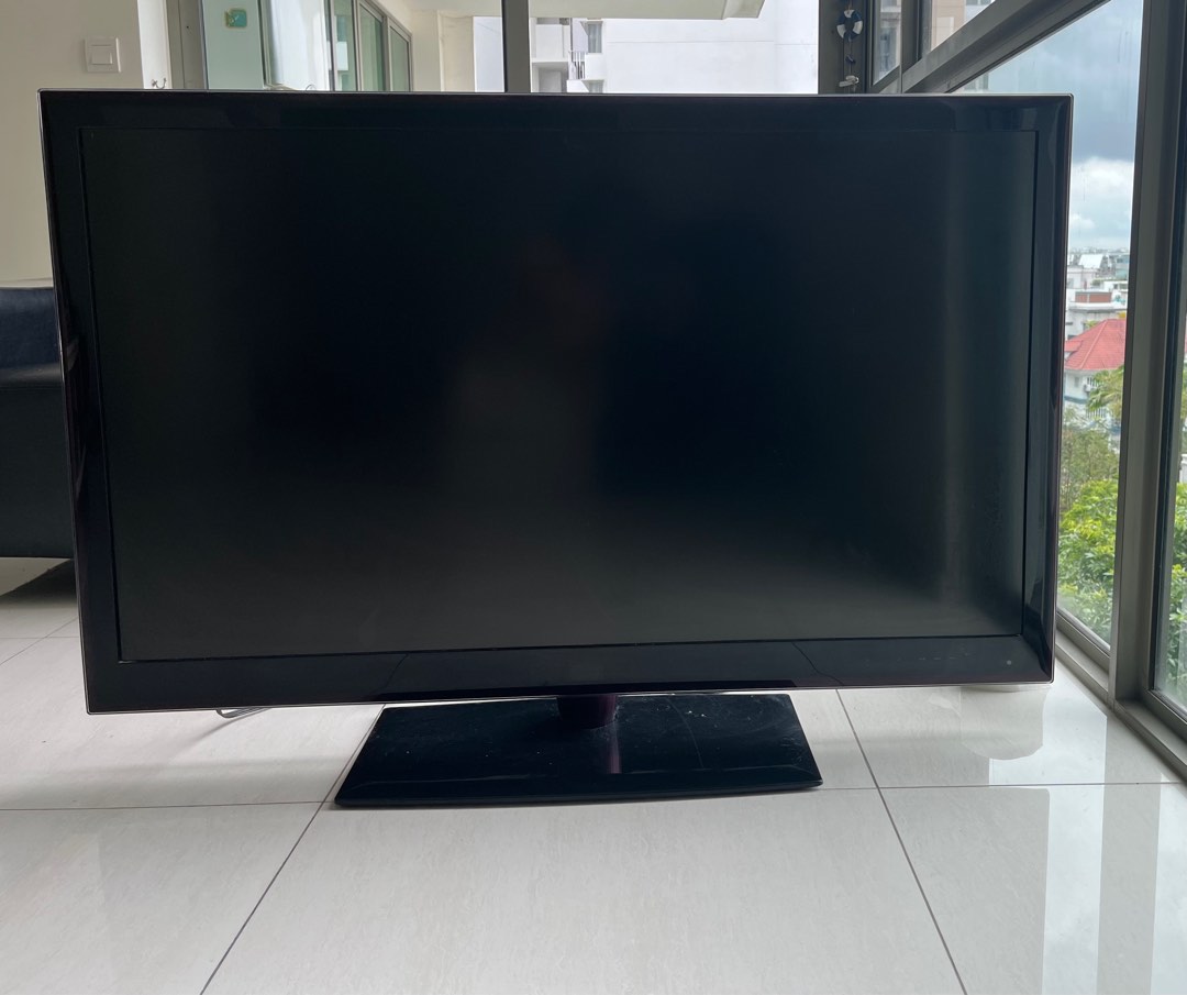 LG 47 Inches Model 47LE5500, TV & Home Appliances, TV & Entertainment ...