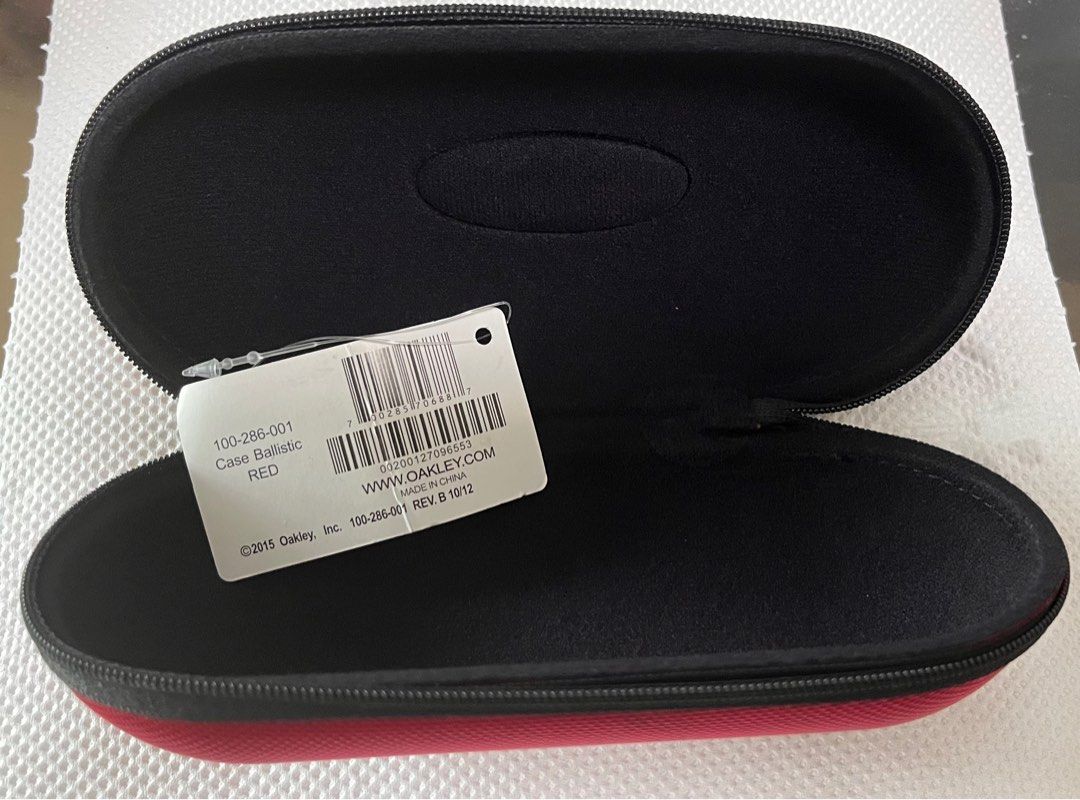 Oakley Large Rigid Vault Case BRAND NEW, Men's Fashion, Watches ...