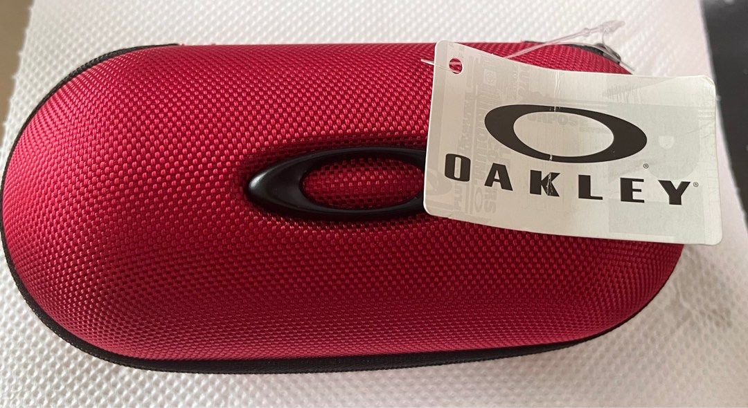 Oakley Large Rigid Vault Case BRAND NEW, Men's Fashion, Watches ...