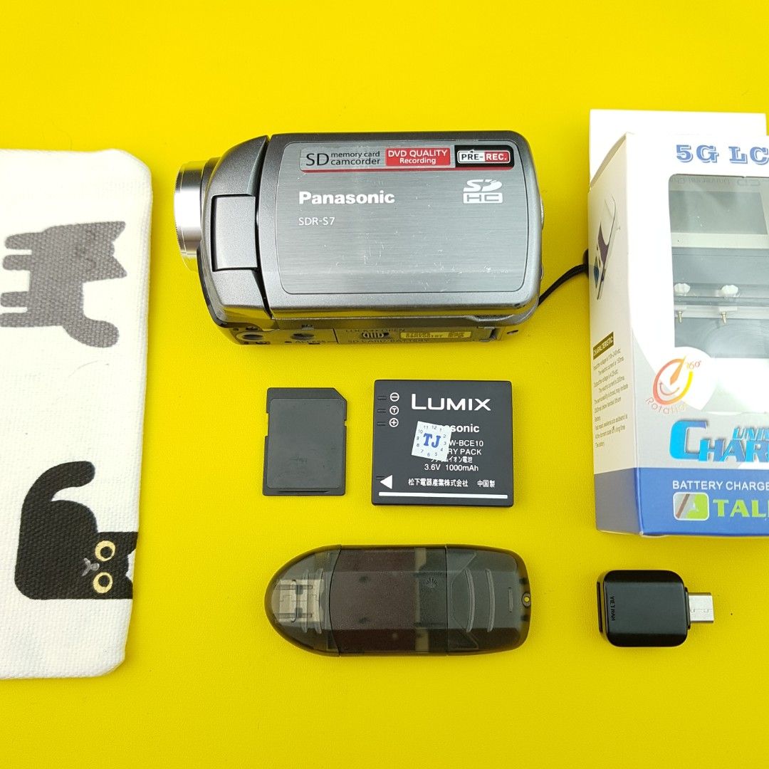 PANASONIC SDR-S7 (digicam/camdig/camcorder/handycam/digital pocket camera), Fotografi di Carousell