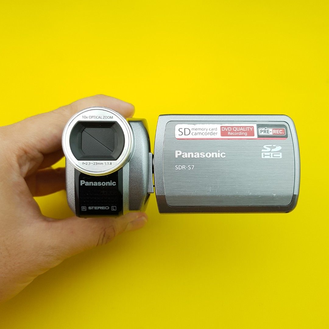 PANASONIC SDR-S7 (digicam/camdig/camcorder/handycam/digital pocket camera), Fotografi di Carousell
