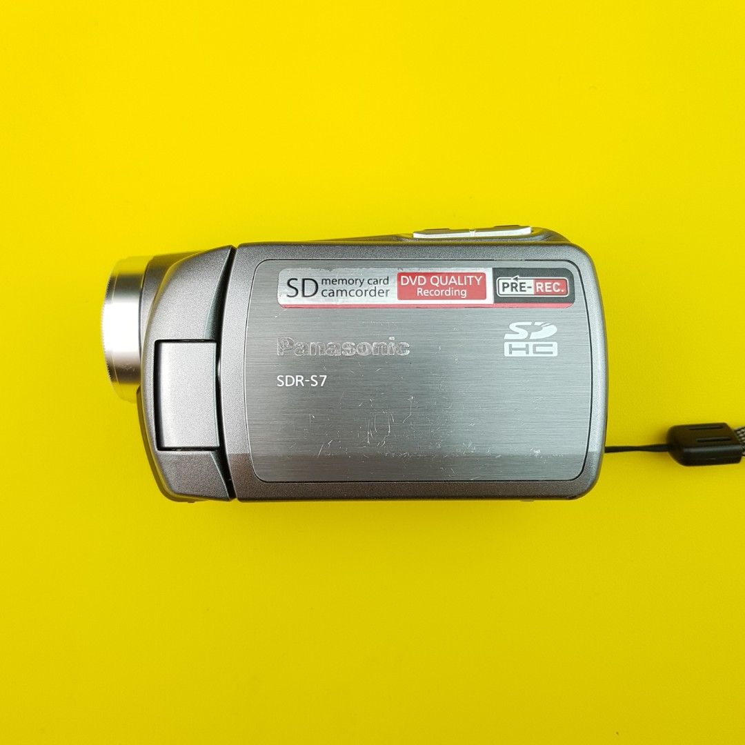 PANASONIC SDR-S7 (digicam/camdig/camcorder/handycam/digital pocket camera), Fotografi di Carousell