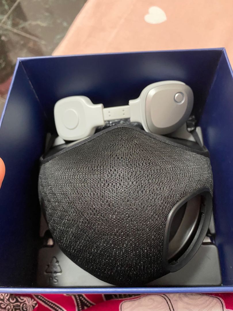 Philips face mask in black, Health & Nutrition, Face Masks & Face ...