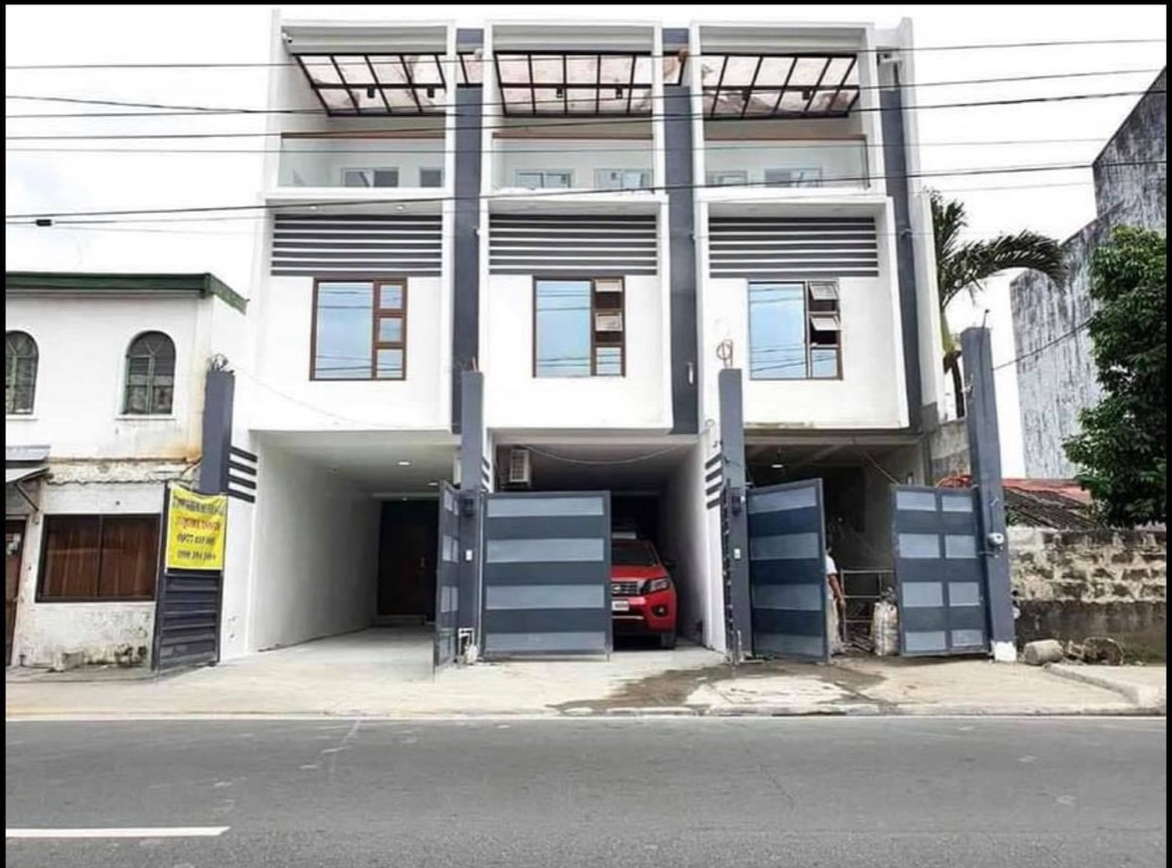 Ready for occupancy 4-bedroom townhouse in Project 4 along commercial ...
