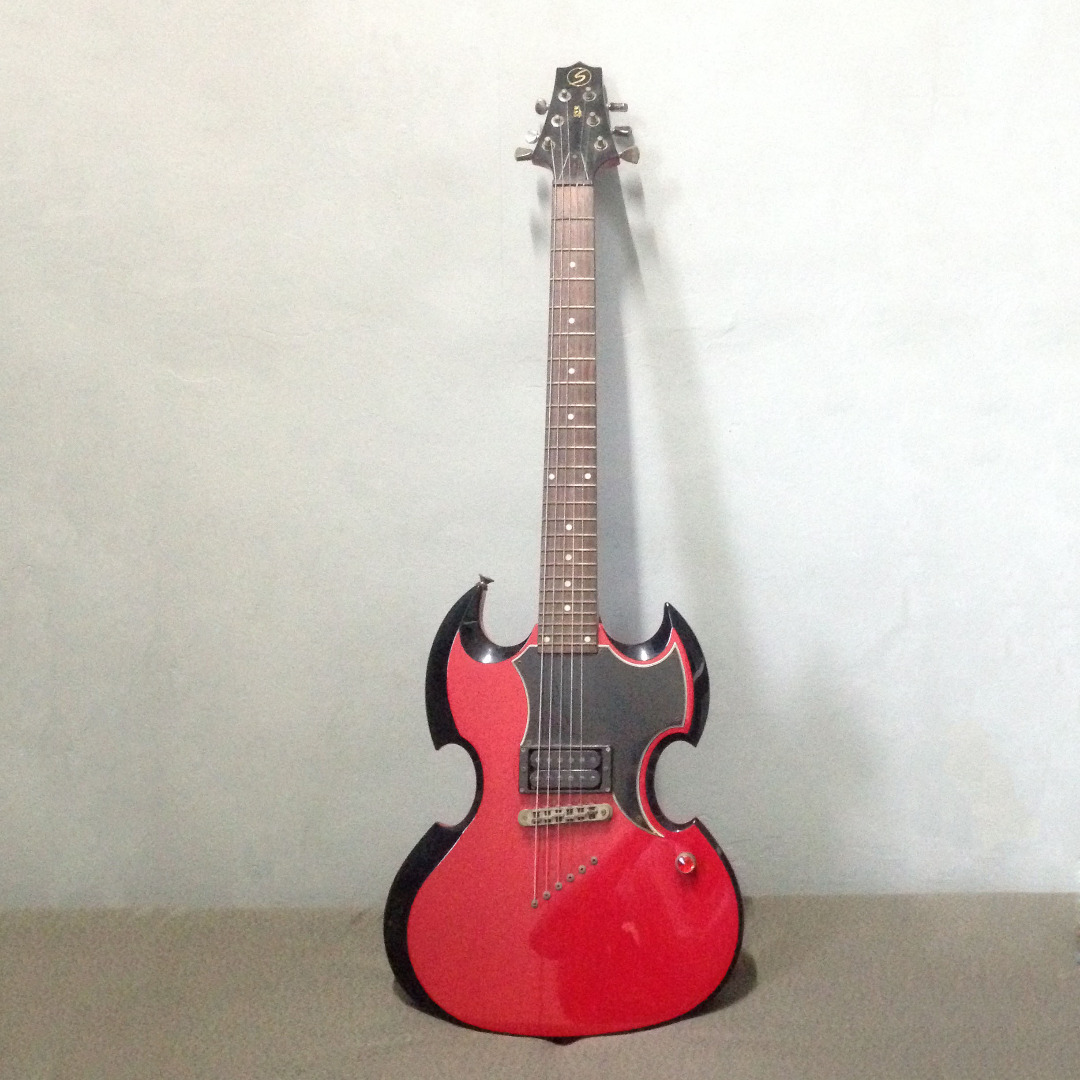 samick elvira red electric guitar, Hobbies & Toys, Music & Media ...