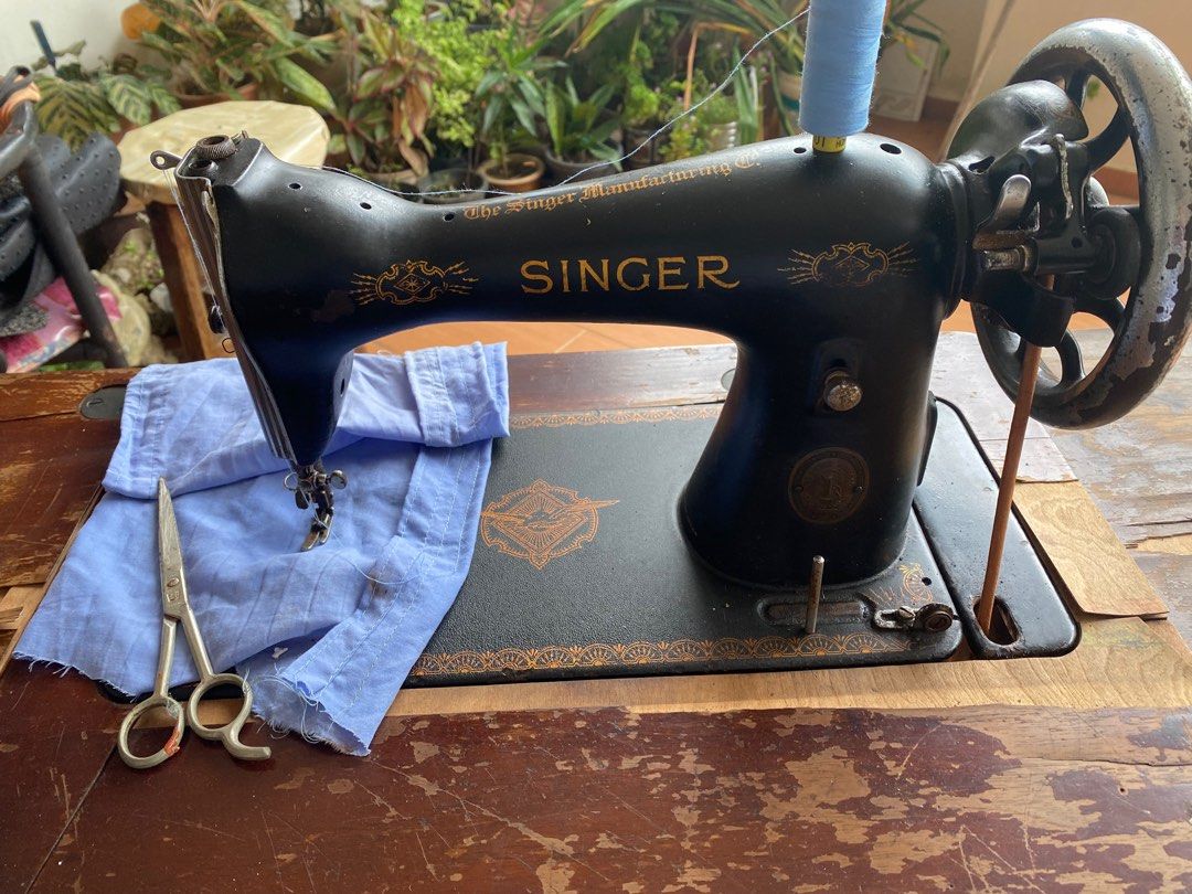 Singer Sewing Machine, Hobbies & Toys, Collectibles & Memorabilia ...