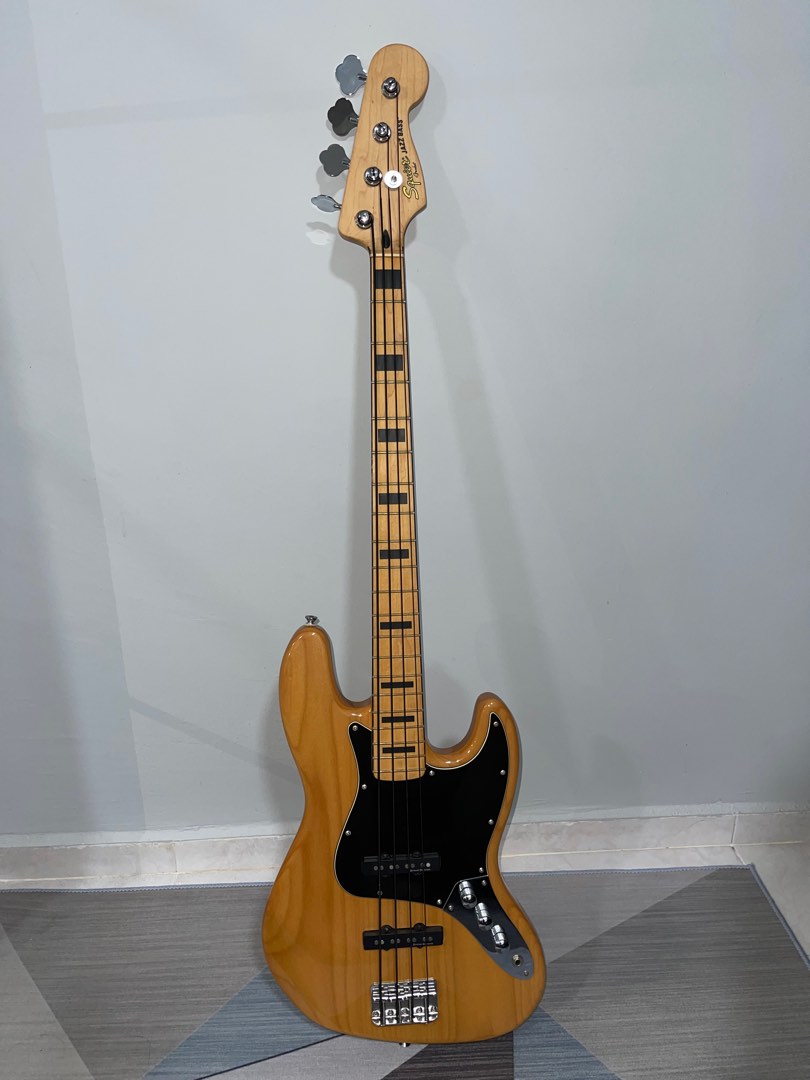 Squier Classic Vibes 70s Jazz Bass Maple, Hobbies & Toys, Music & Media ...