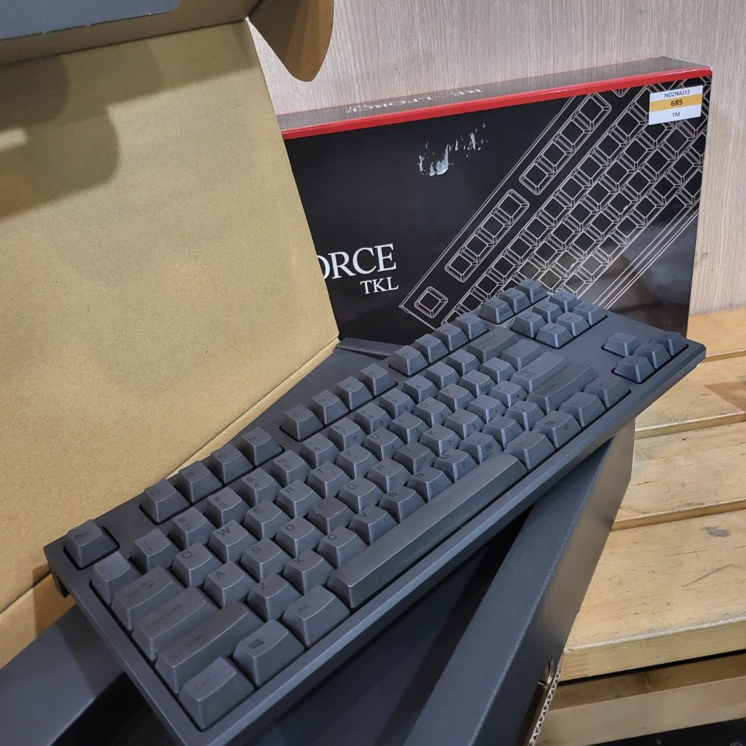 TM-REALFORCE R2 TKL Tenkeyless Keyboard, Computers & Tech, Parts ...