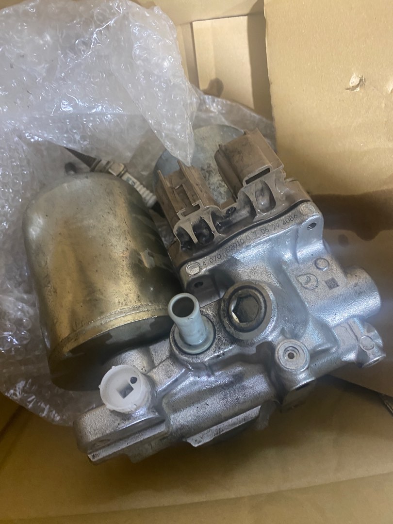 Toyota Hybrid brake booster master/ accumulator pump change, Car ...