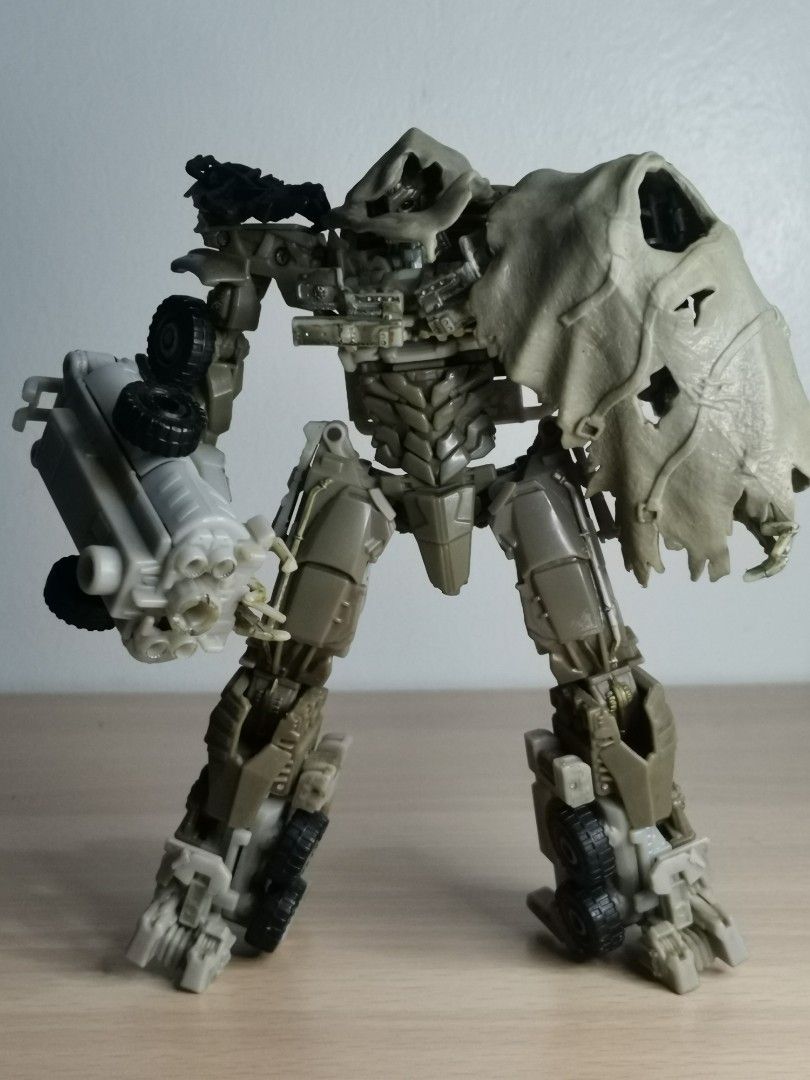 Transformers DOTM Voyager Class Megatron, Hobbies & Toys, Toys & Games ...
