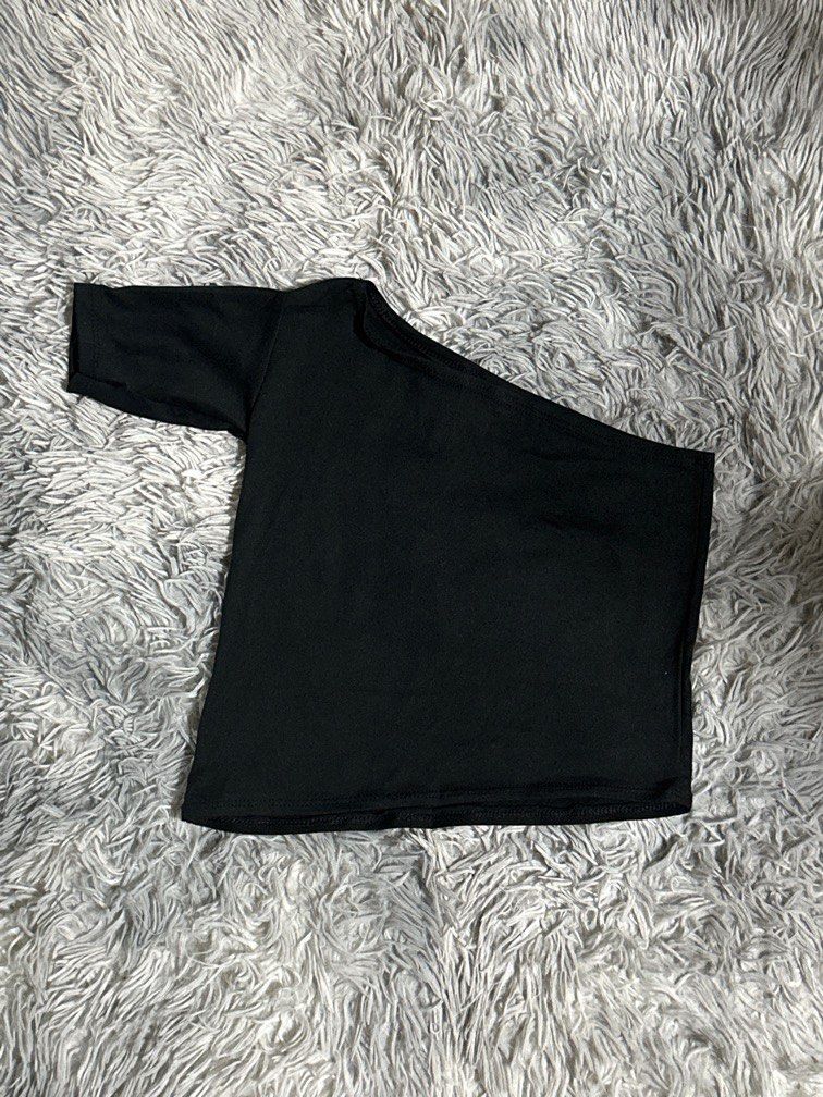 Venus Cut Black Top, Women's Fashion, Tops, Sleeveless on Carousell