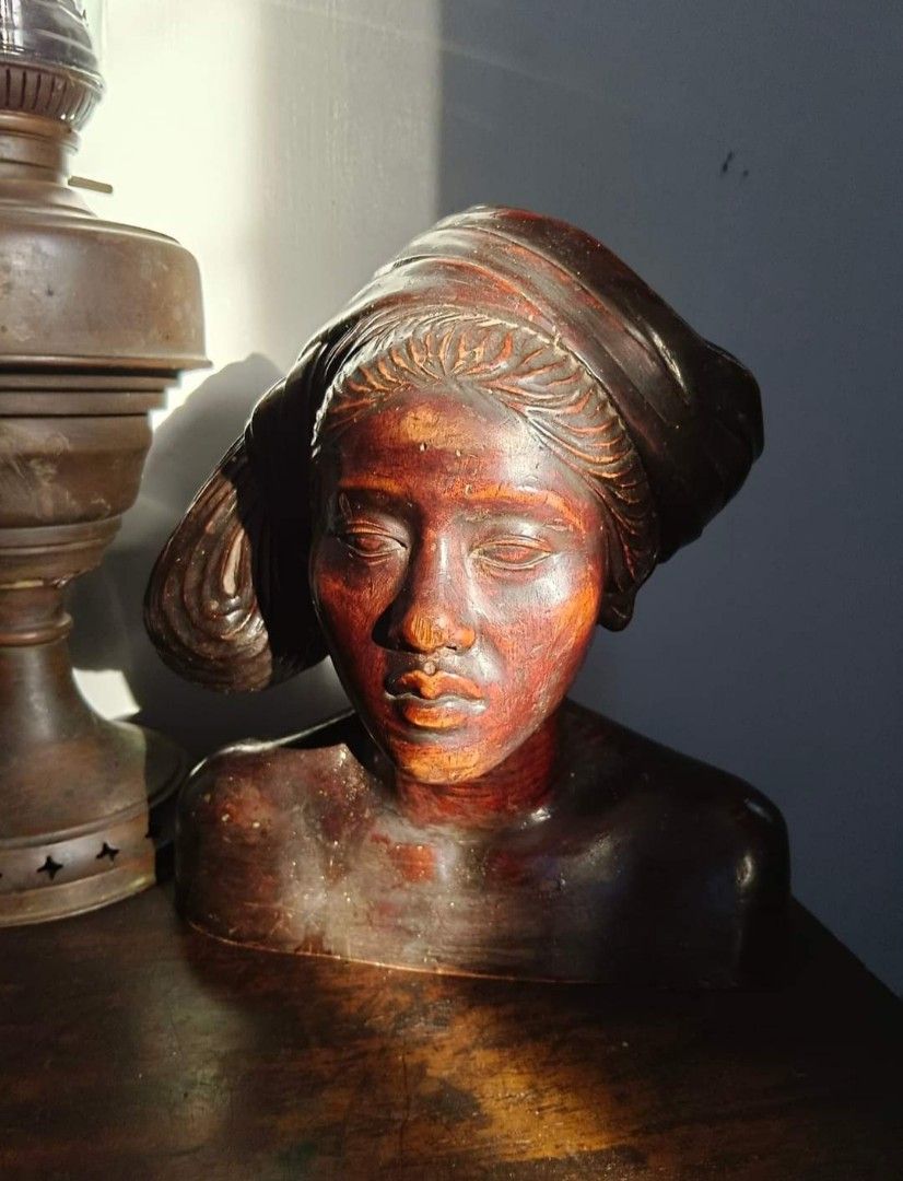 Vintage pair of head Bust on Carousell