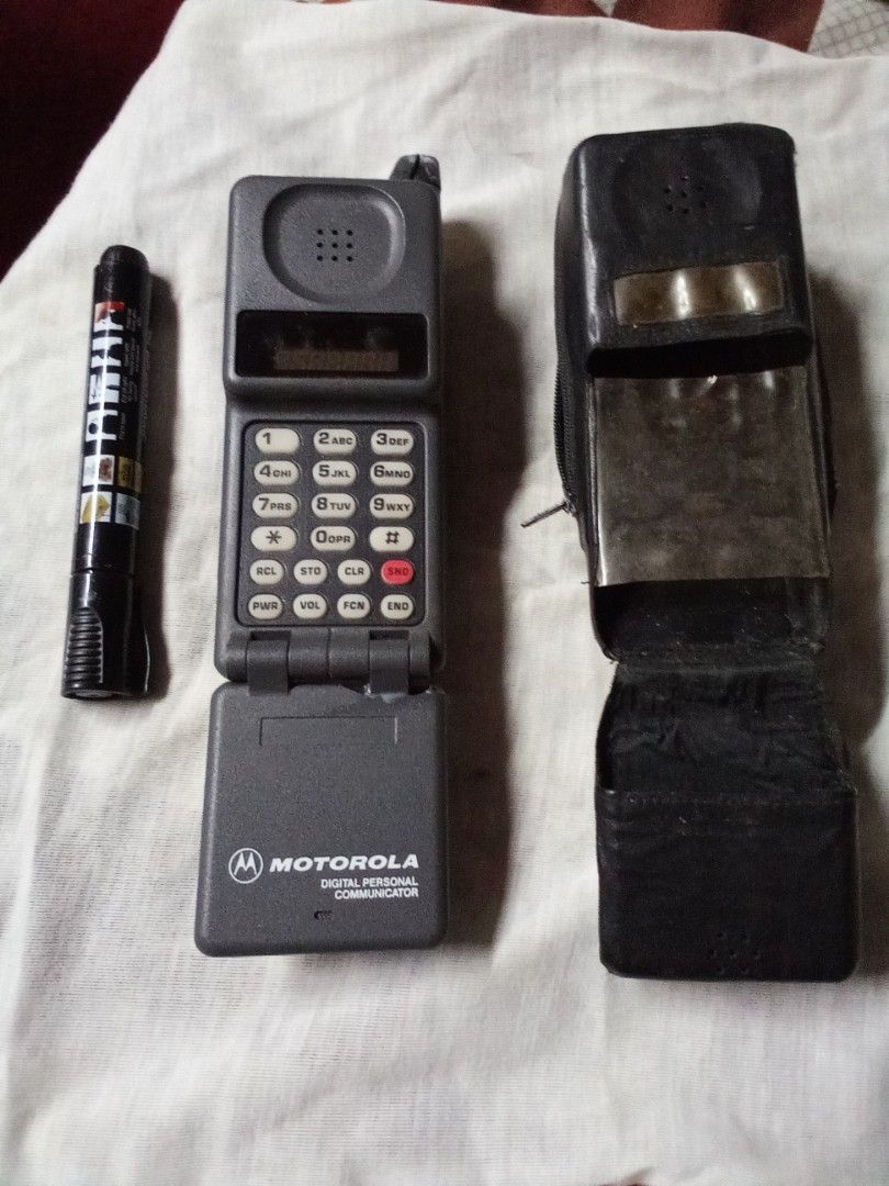 Vintage Motorola phone on Carousell