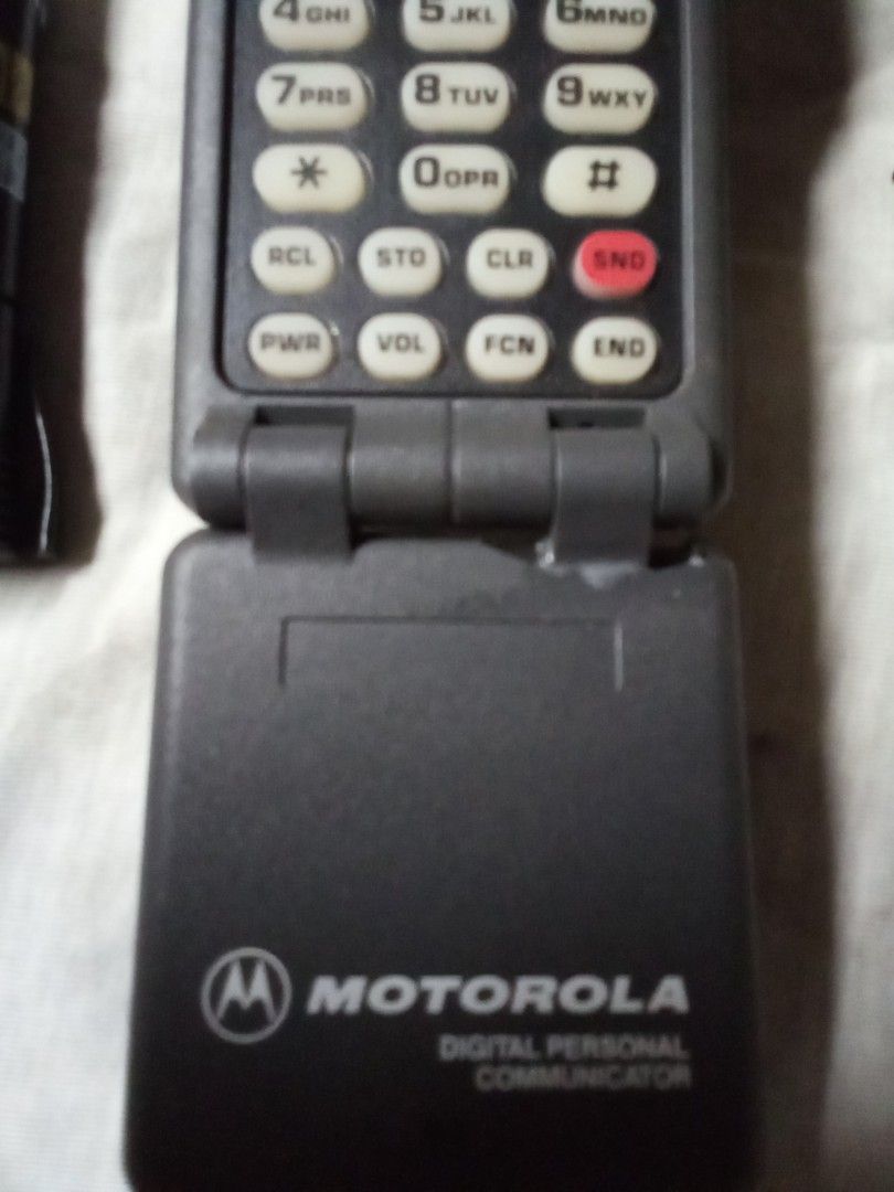 Vintage Motorola phone on Carousell