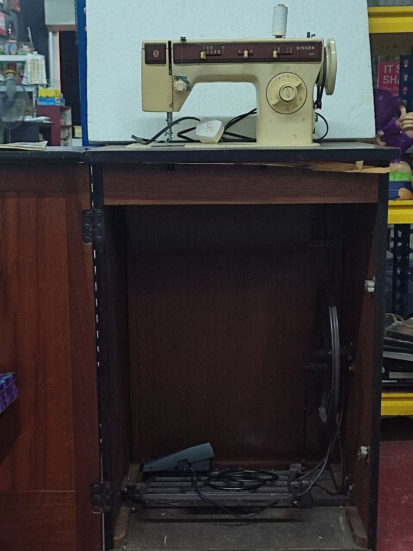 Vintage SINGER Sewing machine (model 1263), Hobbies & Toys ...