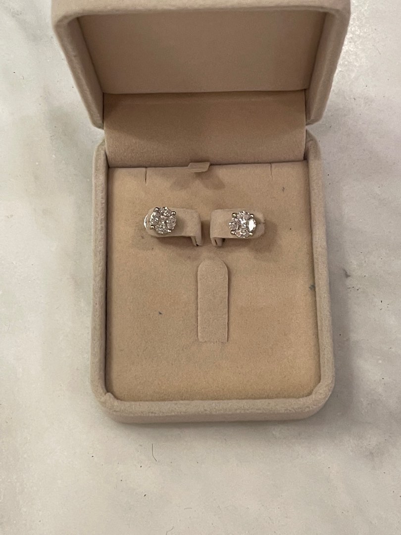 2 carat face 1st Gen Illusion Earrings on Carousell