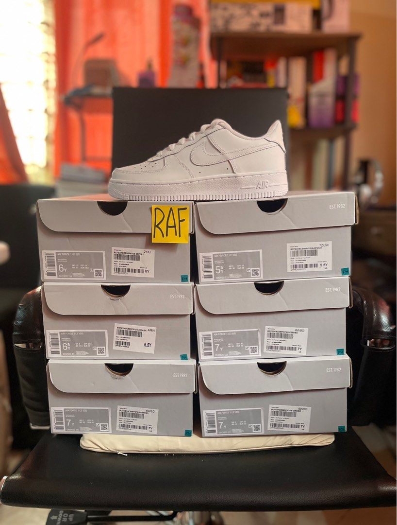BELOW SRP AIRFORCE 1 TRIPLE WHITE GS on Carousell