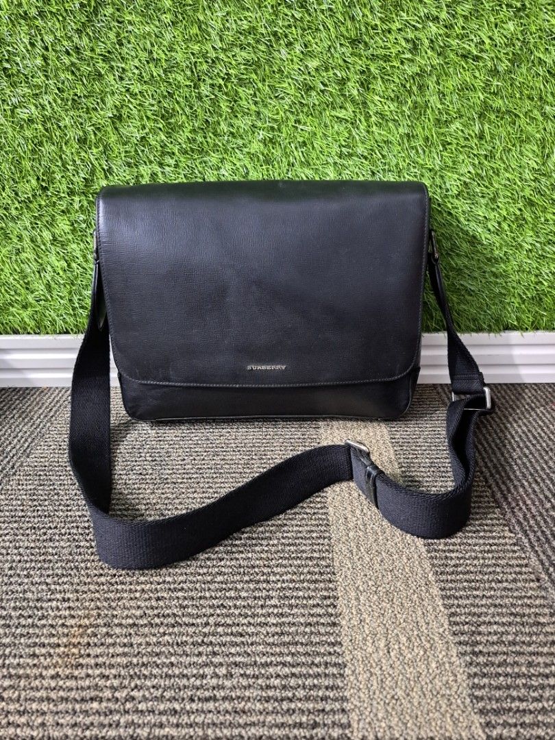 Burberry sling bag, Barang Mewah, Tas & Dompet di Carousell