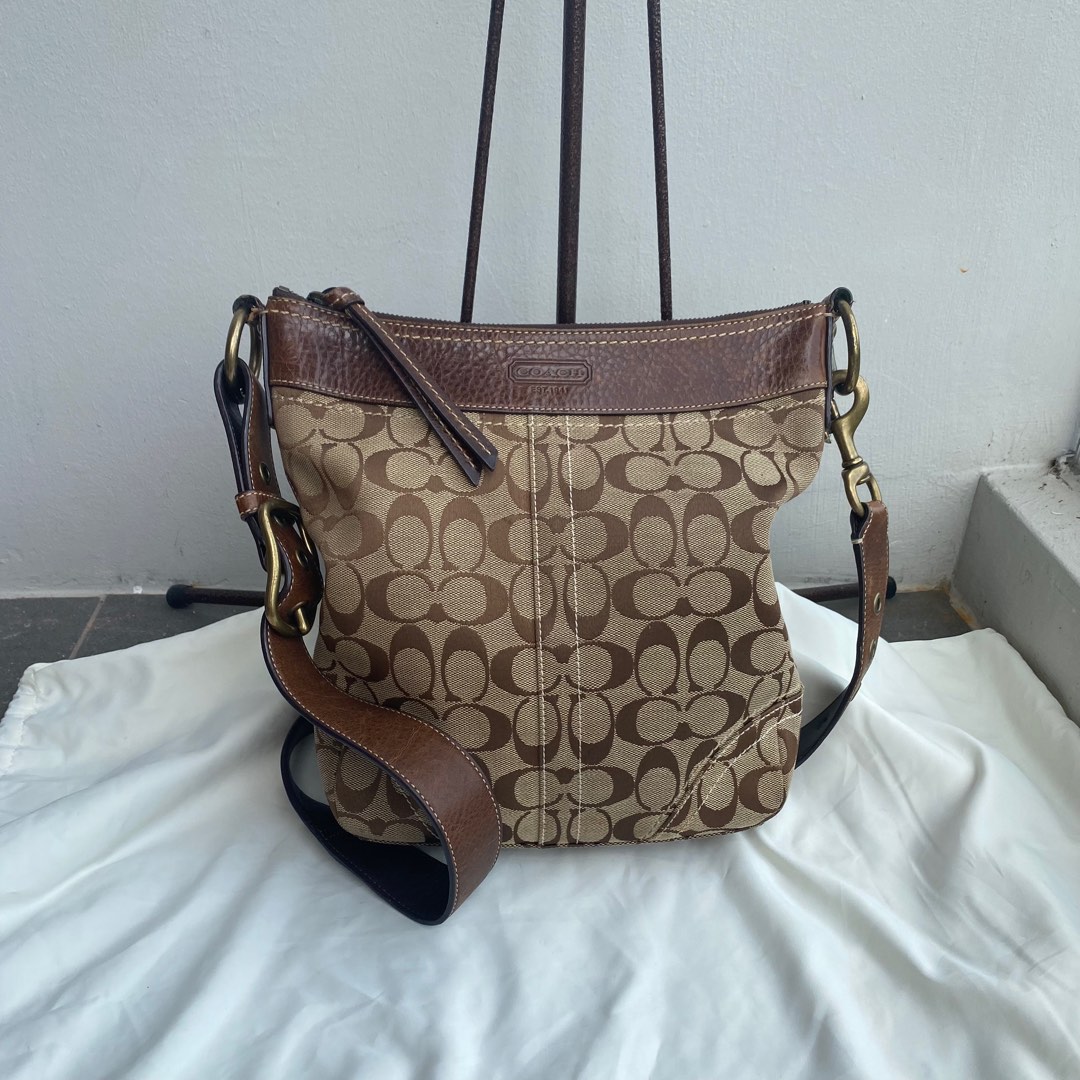 Coach Sling Bag, Women's Fashion, Bags & Wallets, Cross-body Bags on ...