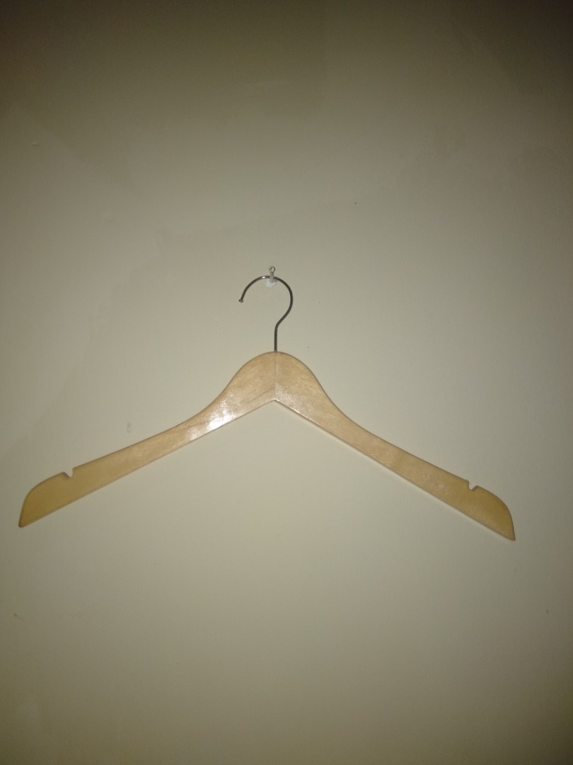 Hanger Kayu, Perabotan Rumah di Carousell