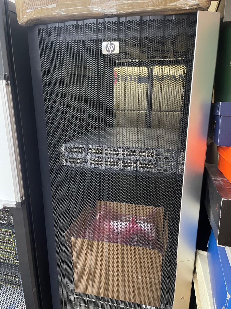 HP 36U Server Rack, 電腦＆科技, 電腦周邊及配件, 其他 - Carousell