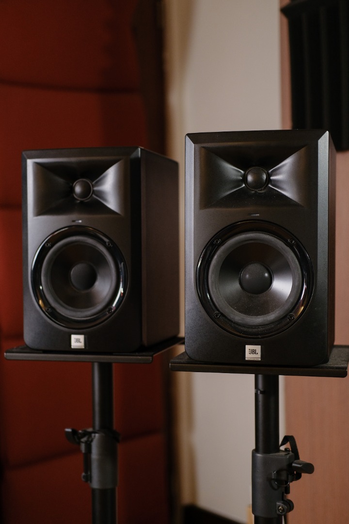 JBL LSR 305 Professional Studio Monitors (Pair) with Speaker Stands ...