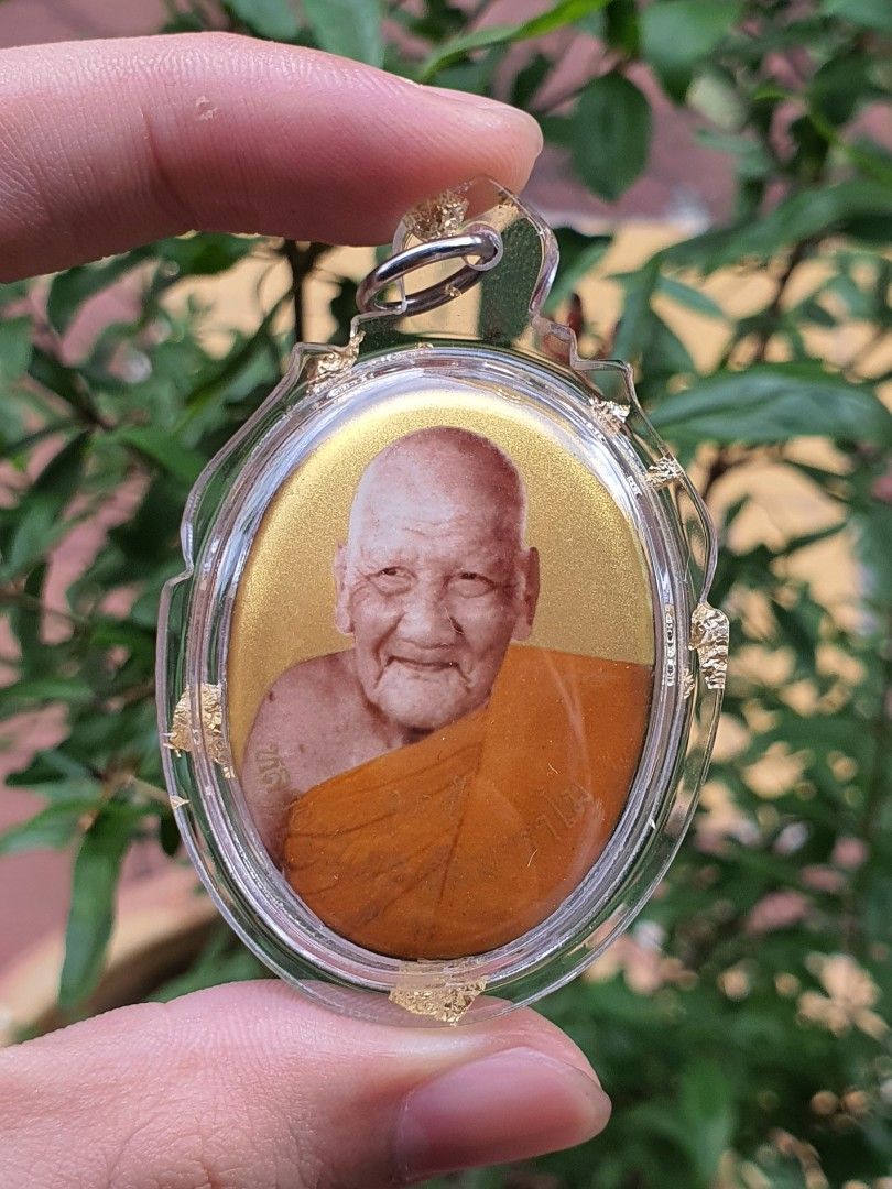 Lp Keaw Locket Thai Amulet, Hobbies & Toys, Memorabilia & Collectibles ...