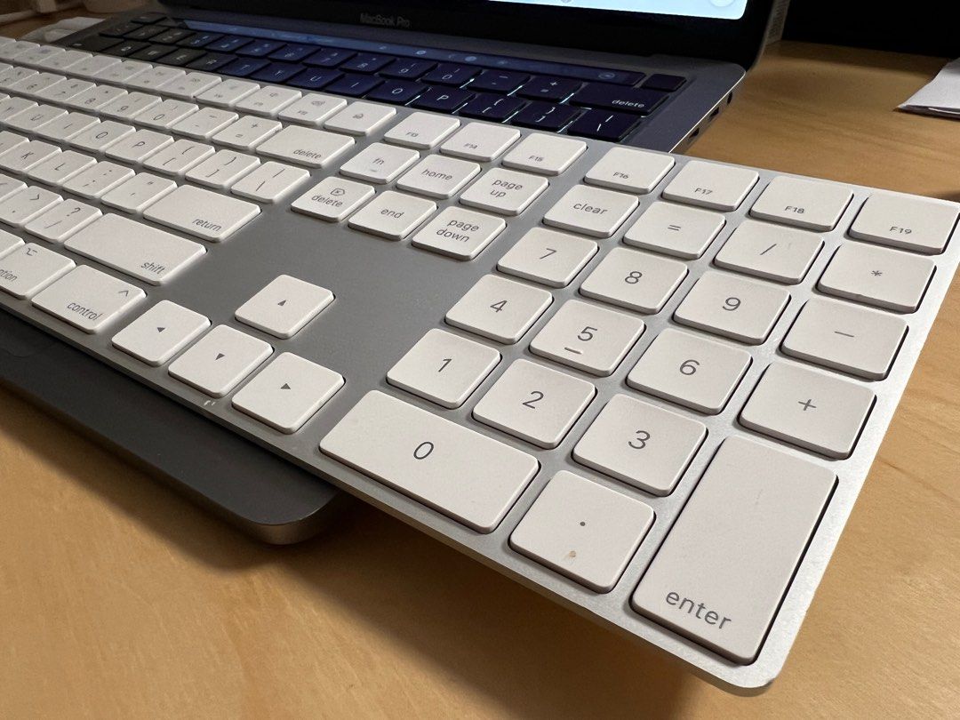 Magic Keyboard With Numeric Keypad 電腦&科技 電腦周邊及配件 電腦鍵盤及相關產品 Carousell