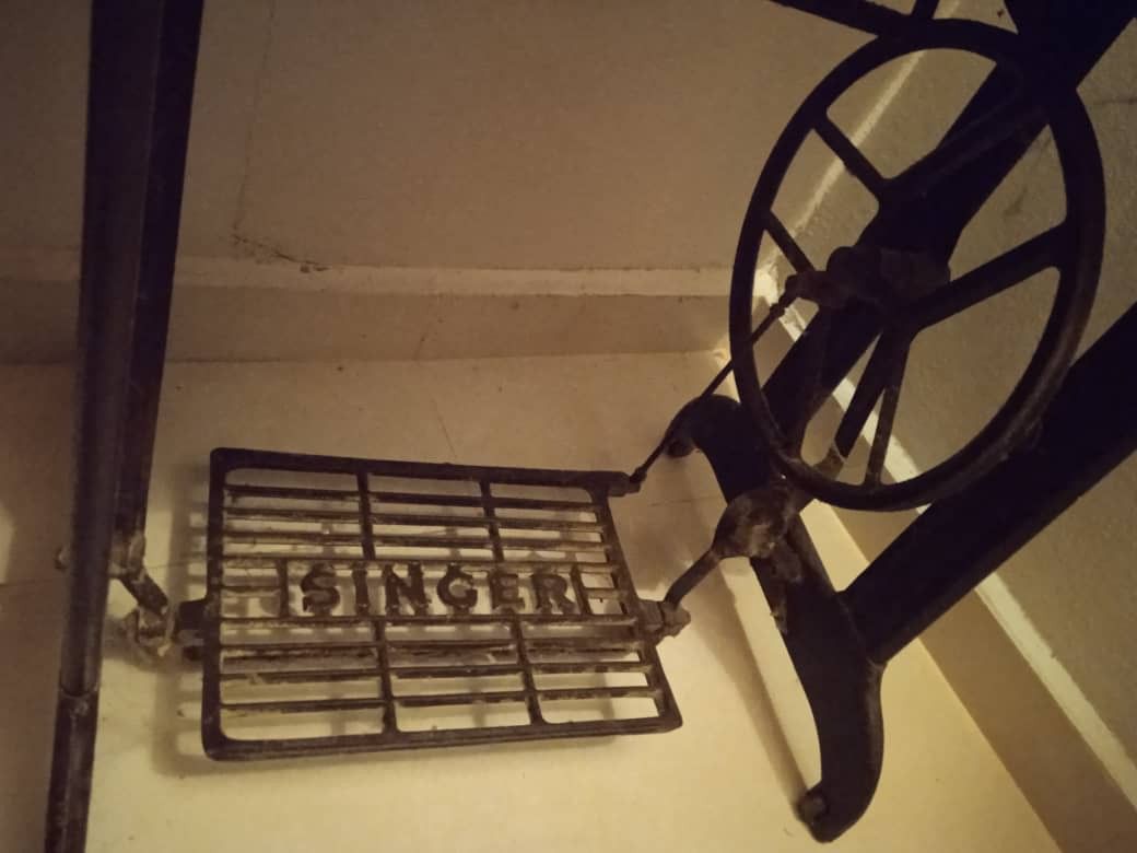 Mesin jahit jenama SINGER vintage, Hobbies & Toys, Collectibles ...