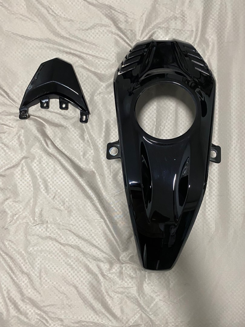 R15 V3 Center Tank & Ducktail (Freshly Spray Painted), Motorcycles ...