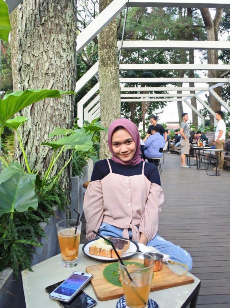 Sabrina, Barang Yang Dicari di Carousell