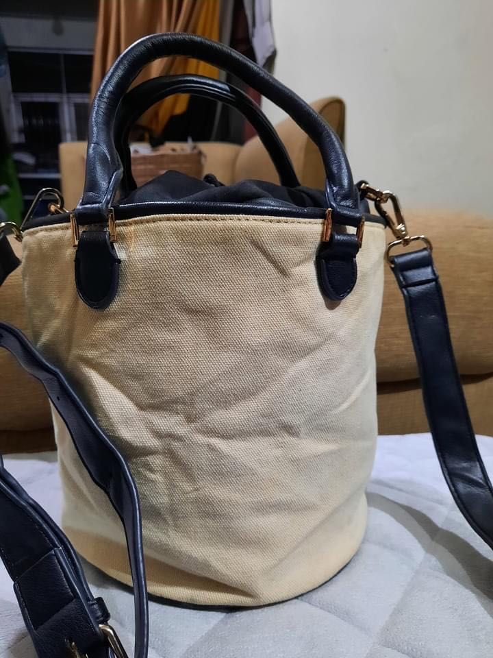 Tas tabung canvas, Fesyen Wanita, Tas & Dompet di Carousell