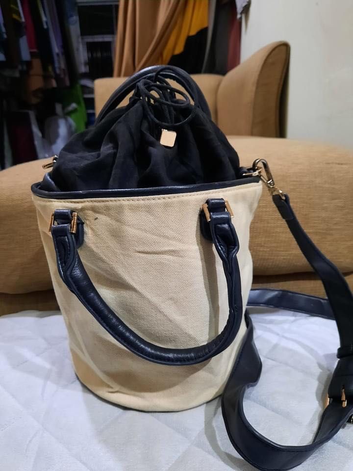 Tas tabung canvas, Fesyen Wanita, Tas & Dompet di Carousell