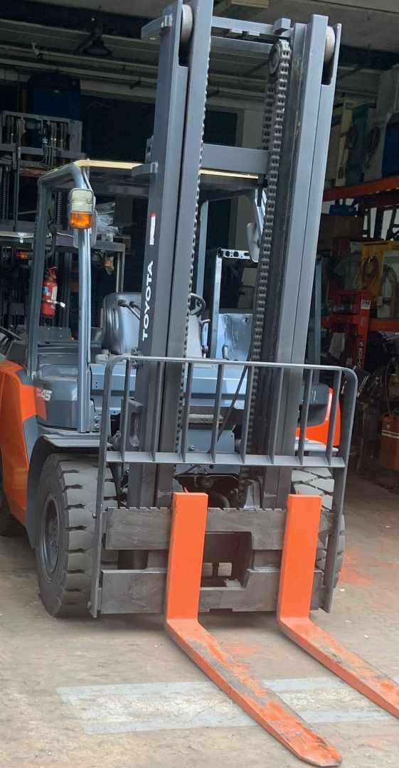 Toyota Diesel Forklift 8FD45, Cars, Other Vehicles on Carousell