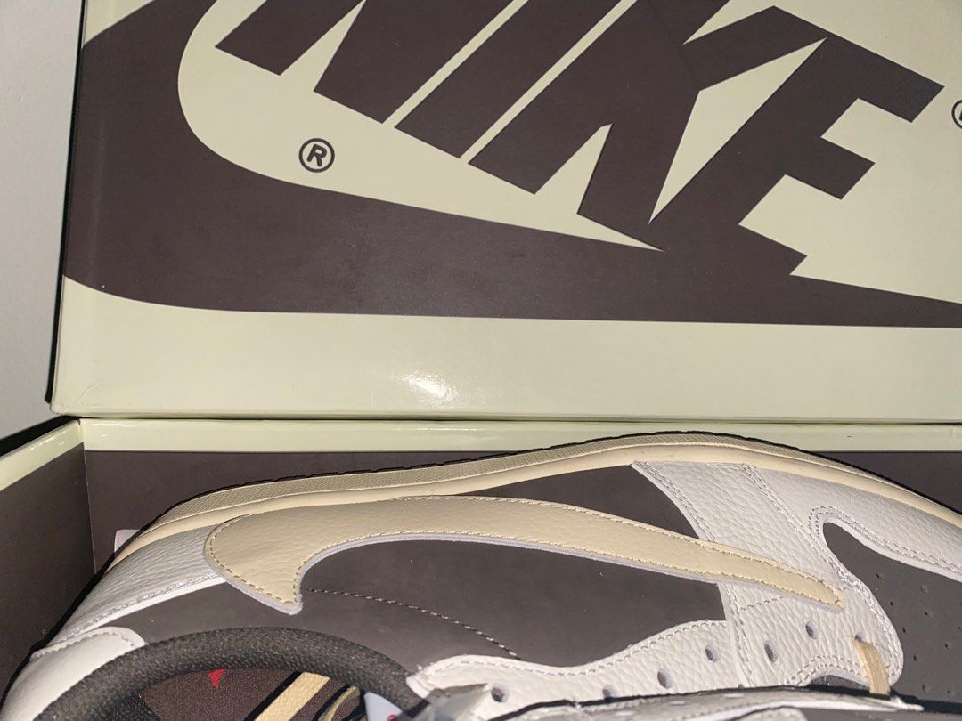 Travis Scott Low reverse Mocha dunks, Men's Fashion, Footwear, Sneakers ...