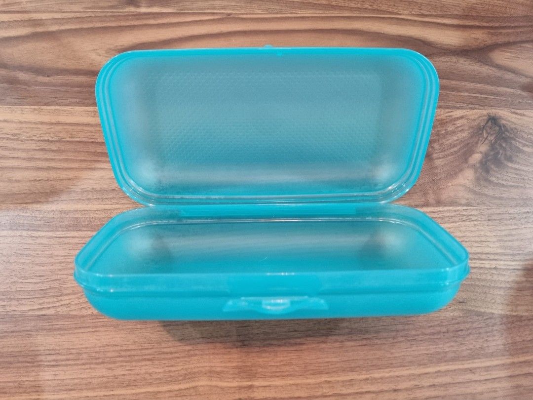 Tupperware sandwich box, Furniture & Home Living, Kitchenware ...