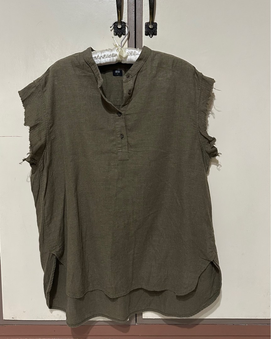 Uniqlo ripped sleeves top on Carousell