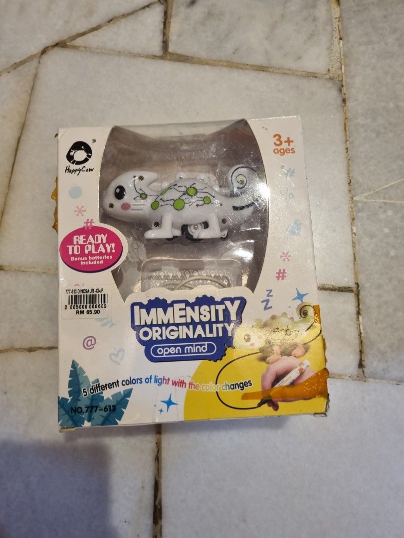 Usd charged color changing lizard (color changes with object surface ...