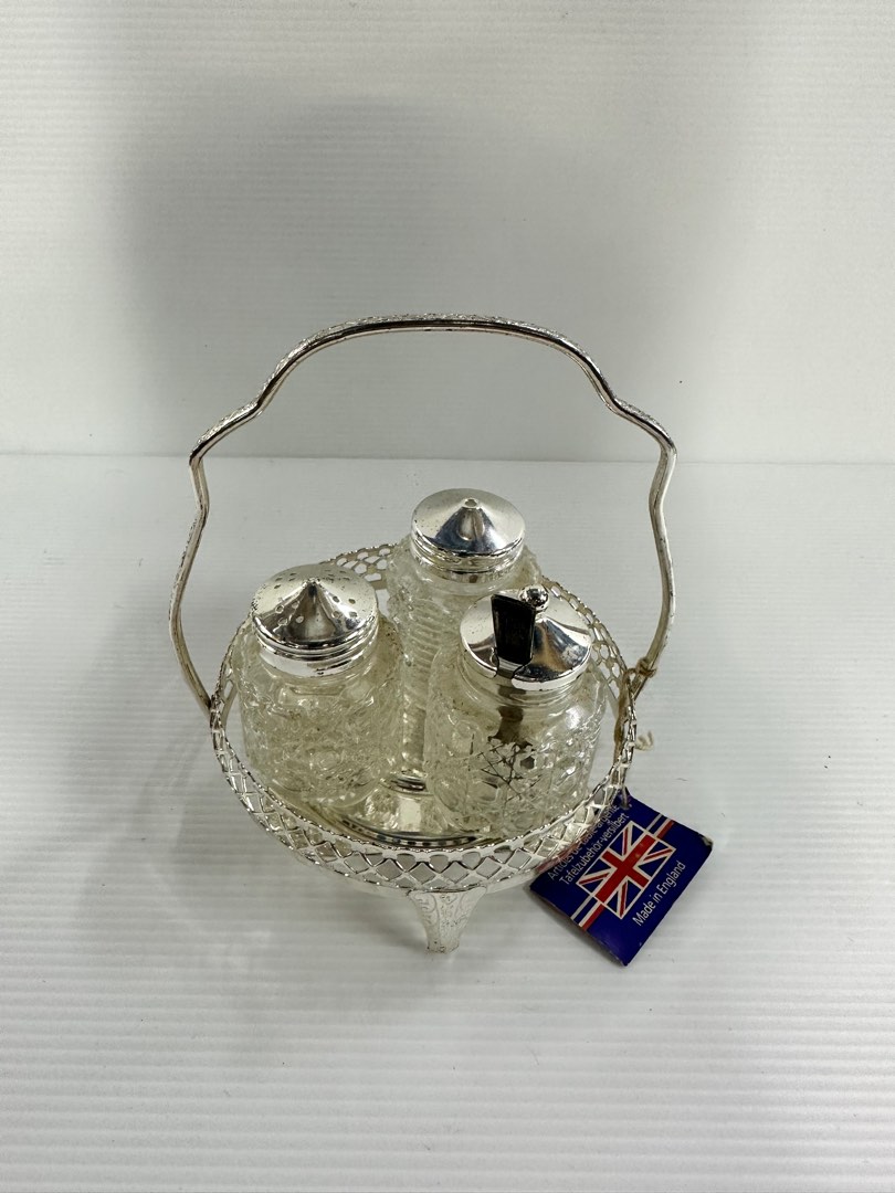 Vintage Queen Anne ( Made in England ) pepper / salt / sugar container ...