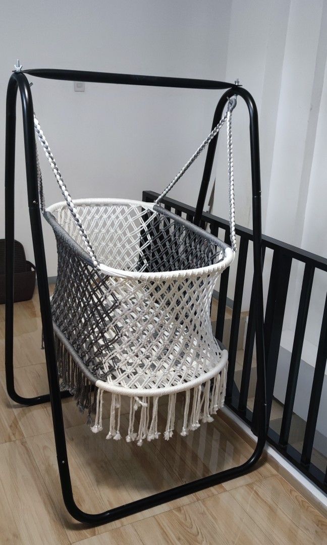 XL duyan masinsin with metal stand on Carousell