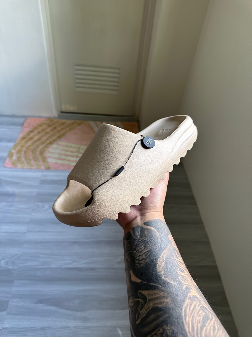 YEEZY SLIDE PURE 9, Men's Fashion, Footwear, Slippers & Slides on Carousell