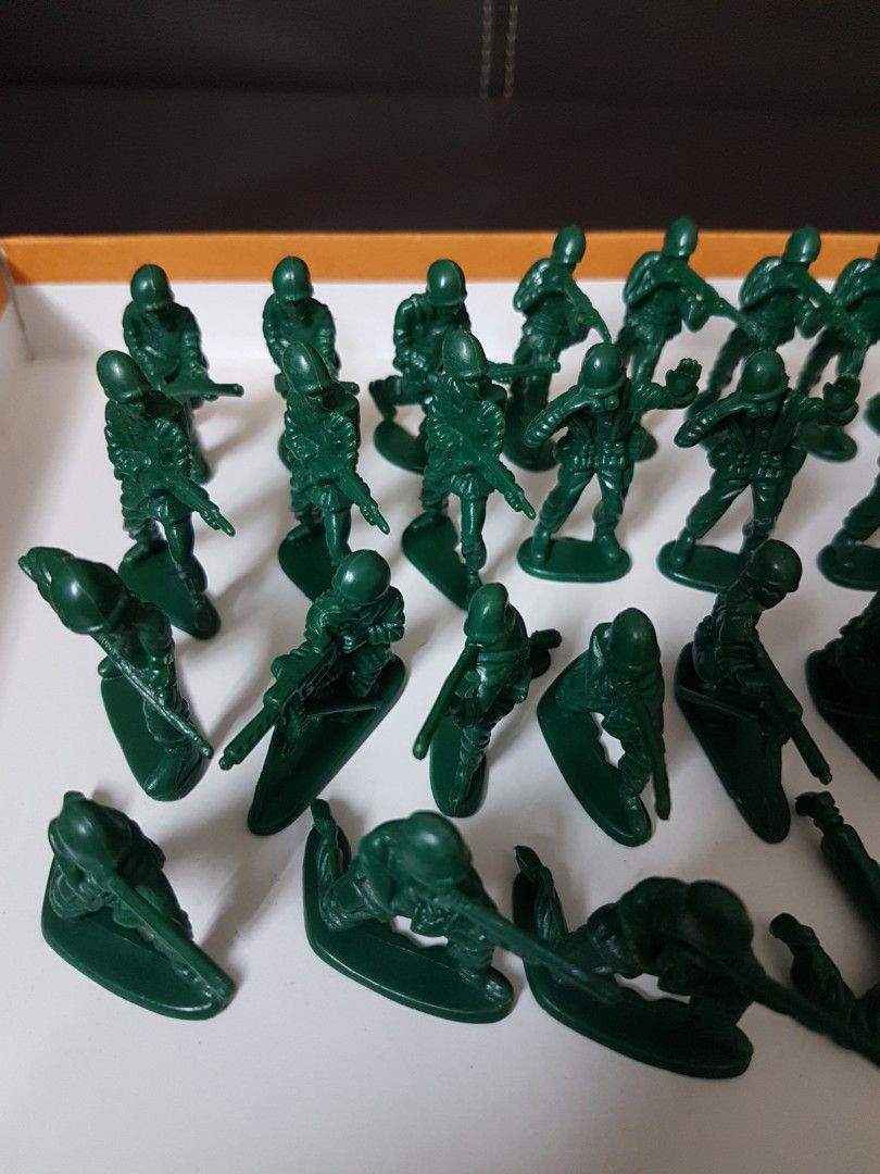 35 pcs toy soldiers, Hobbies & Toys, Toys & Games on Carousell