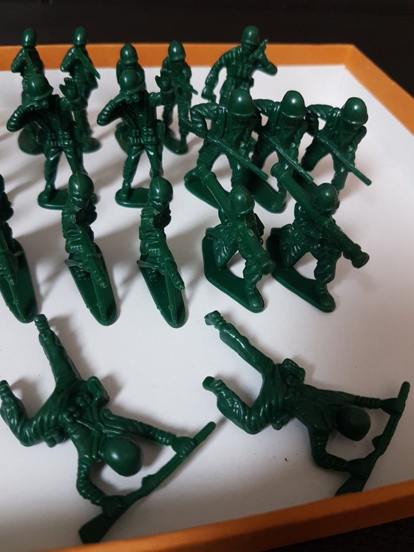 35 pcs toy soldiers, Hobbies & Toys, Toys & Games on Carousell
