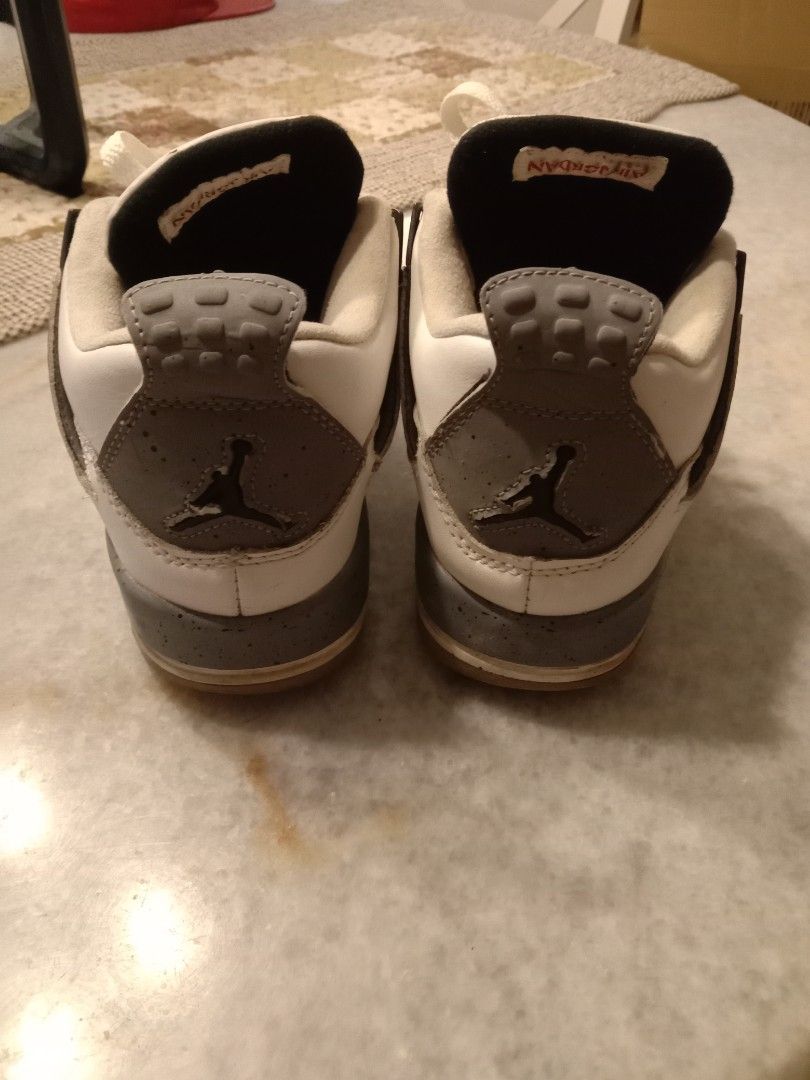 Air Jordan retro 4, Women's Fashion, Footwear, Sneakers on Carousell