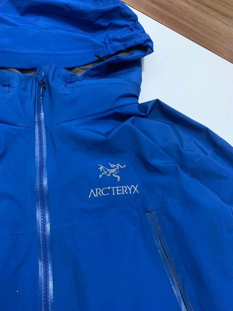 Arc'teryx, Fesyen Pria, Pakaian , Atasan di Carousell